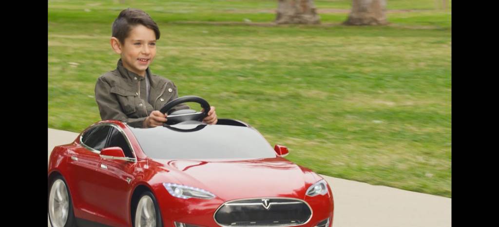 Este espectacular Tesla Model S para niños es algo más que un juguete ...
