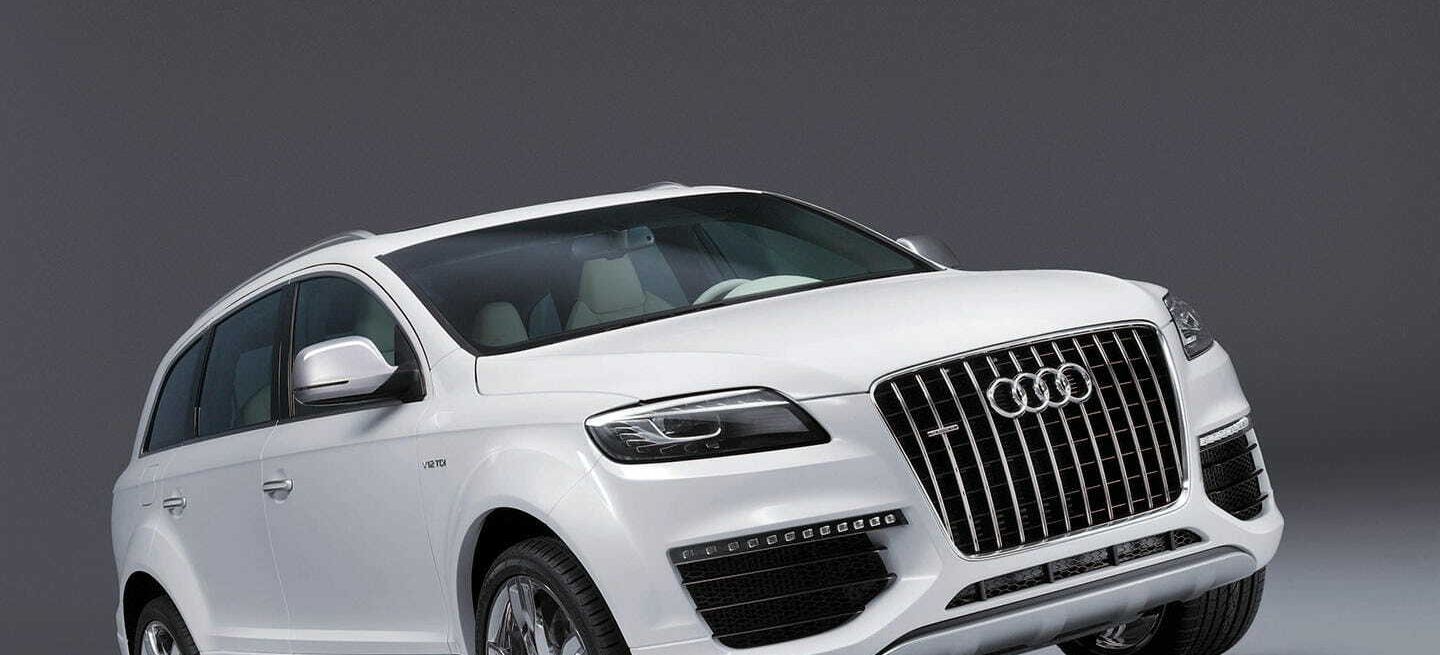 El Audi Q7 V12 TDI era una bestia de 500 CV capaz de remolcar un avión ...