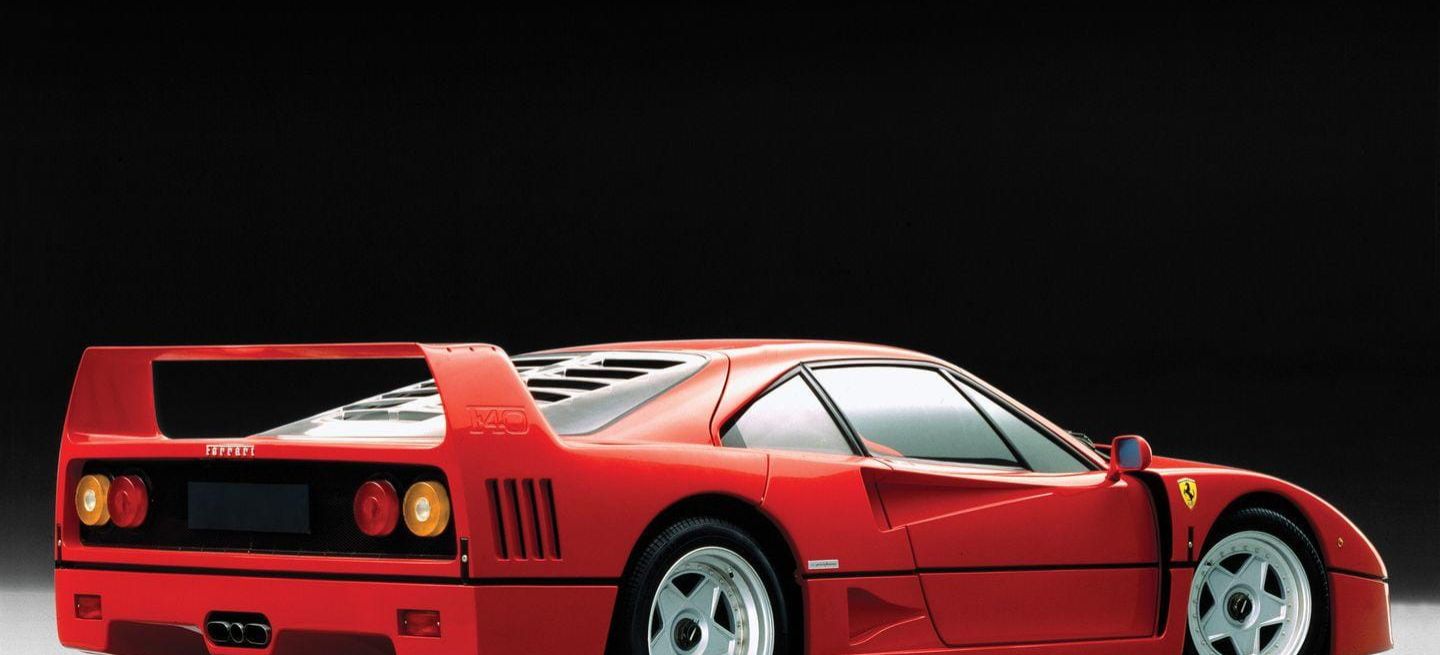 Necesitas ver un Ferrari F40 derrapando sobre una pista de tierra (+vídeo)