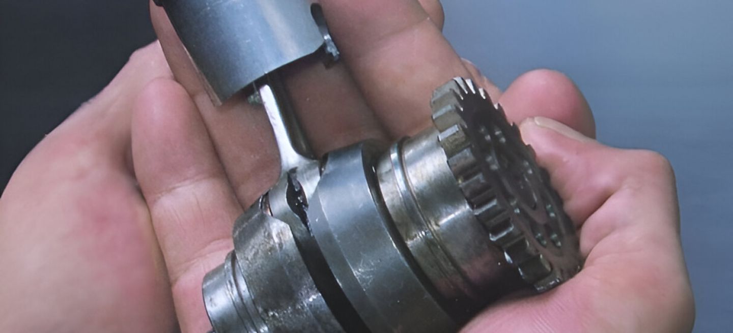 Este irracional motor con 3 mini-pistones para 50 cc de Suzuki logró ...