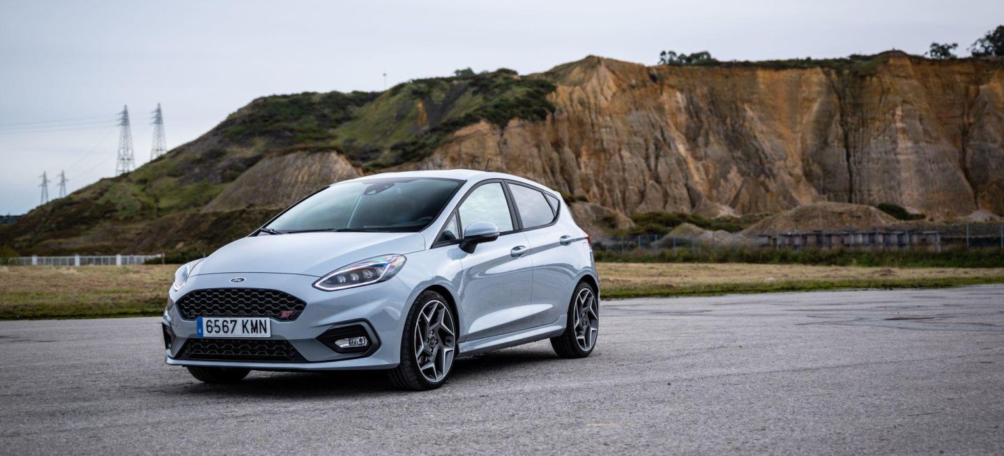 Por unos 16.000 € aún puedes tener alguno de los Ford Fiesta ST-Line ...