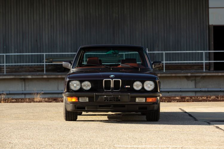 Este espectacular BMW M5 de 1986 busca dueño y se sigue viendo tan ...