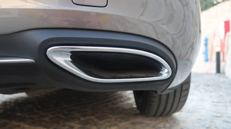 ¡Ouch! Sí, el nuevo Mercedes Clase A también monta escapes falsos ...